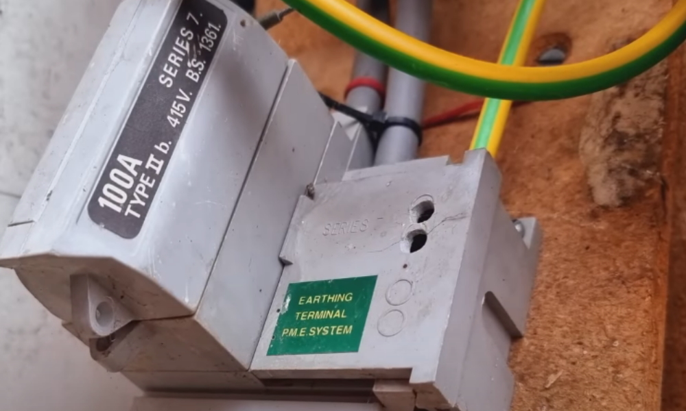 What is an earthing conductor - Wiring Regulations Information